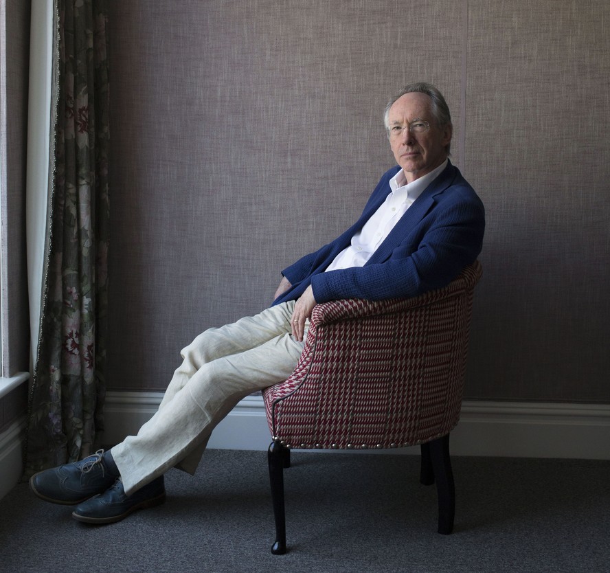 Em novo romance, Ian McEwan prevê muitas catástrofes para o planeta
