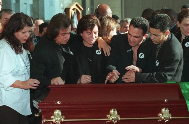 Imagens resgatam luto no Brasil após a morte do sertanejo Leandro, há ...