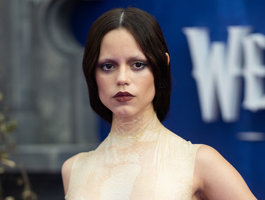 Perfume da Jenna Ortega chama atenção pelo preço: saiba qual é e o valor