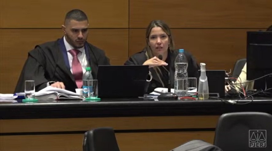 Advogada de Élcio de Queiroz chora e desabafa: 'não esperava ter que fazer o júri'