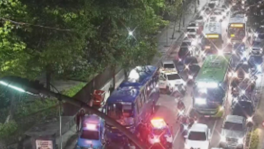 Tentativa de assalto termina com tiroteio, um suspeito morto e um PM ...