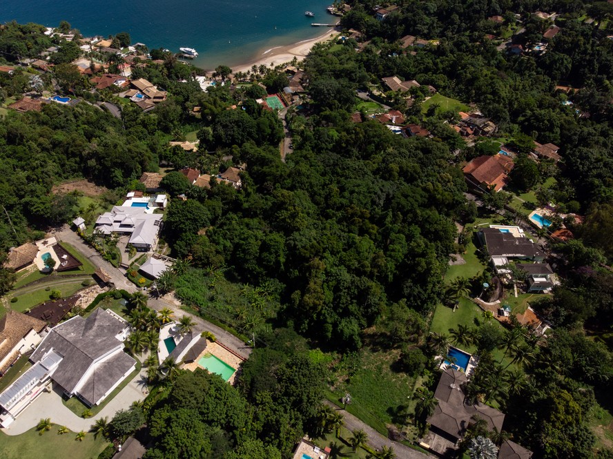 Para indenizar famílias de Anderson e Marielle, terreno de Ronnie Lessa em Angra dos Reis vai a ...