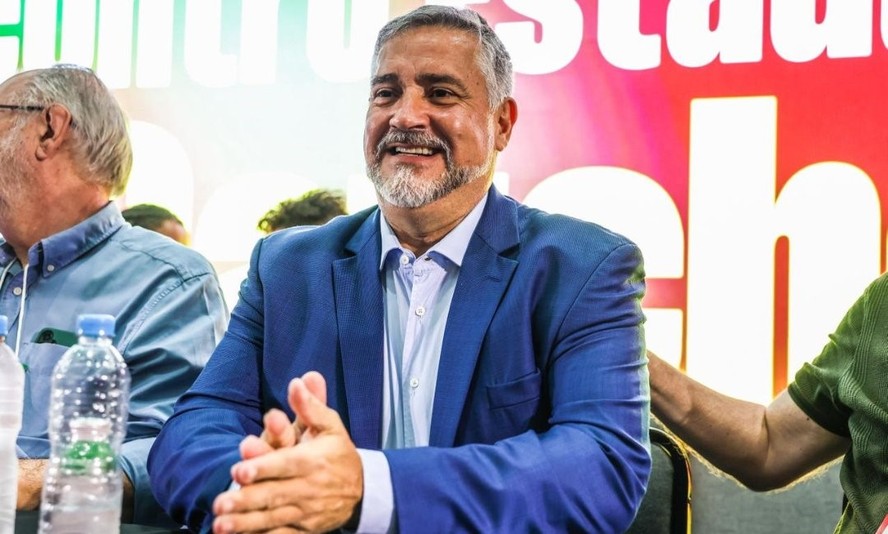 Após PSOL anunciar Manuela D'Ávila, PT oficializa Paulo Pimenta como ...