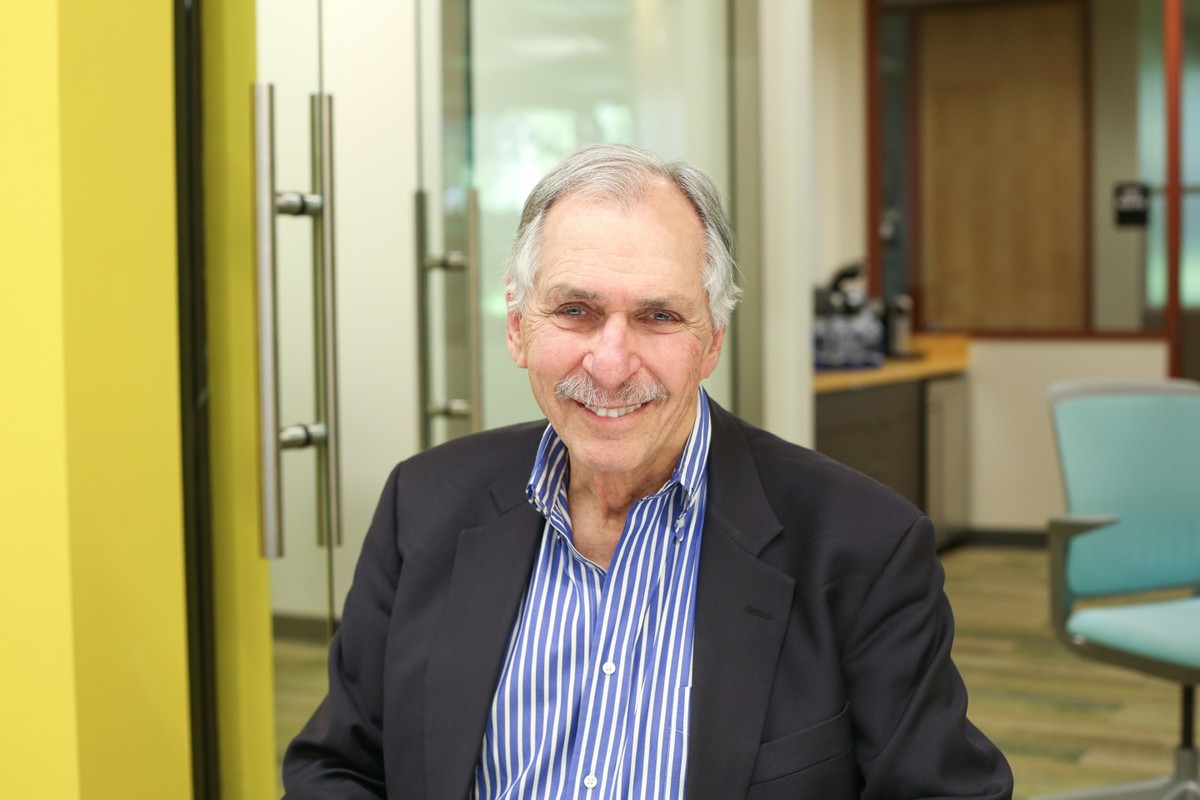 ‘Letramento digital é o novo tipo de educação cívica’, diz Martin Carnoy