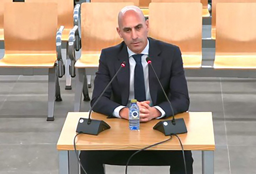 Luis Rubiales afirma estar 'totalmente seguro' de que Hermoso consentiu ...