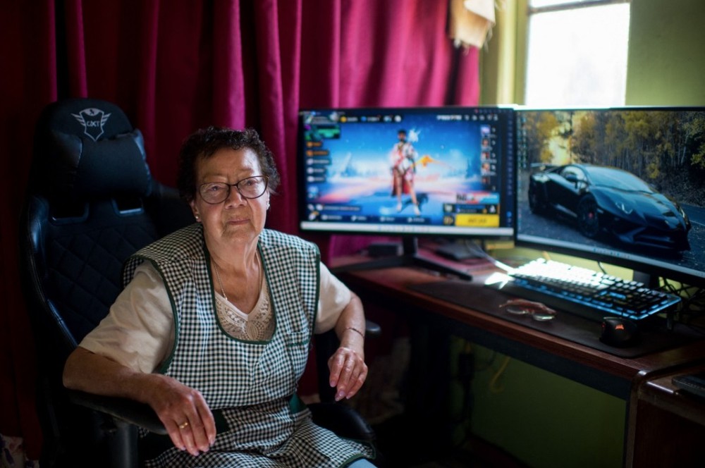 Vovó gamer de 81 anos tem 4 milhões de seguidores e detona no Free Fire ...