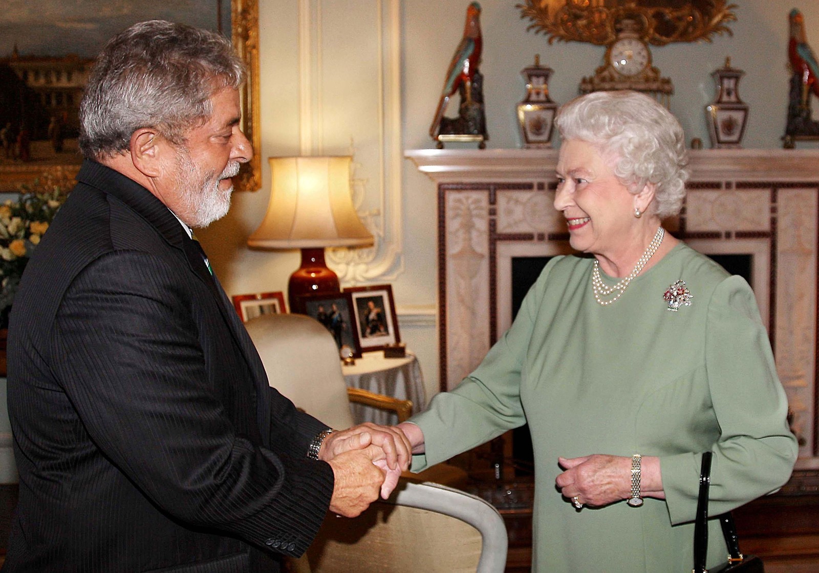 Do Sex Pistols aos Simpsons: a rainha Elizabeth II na cultura popular