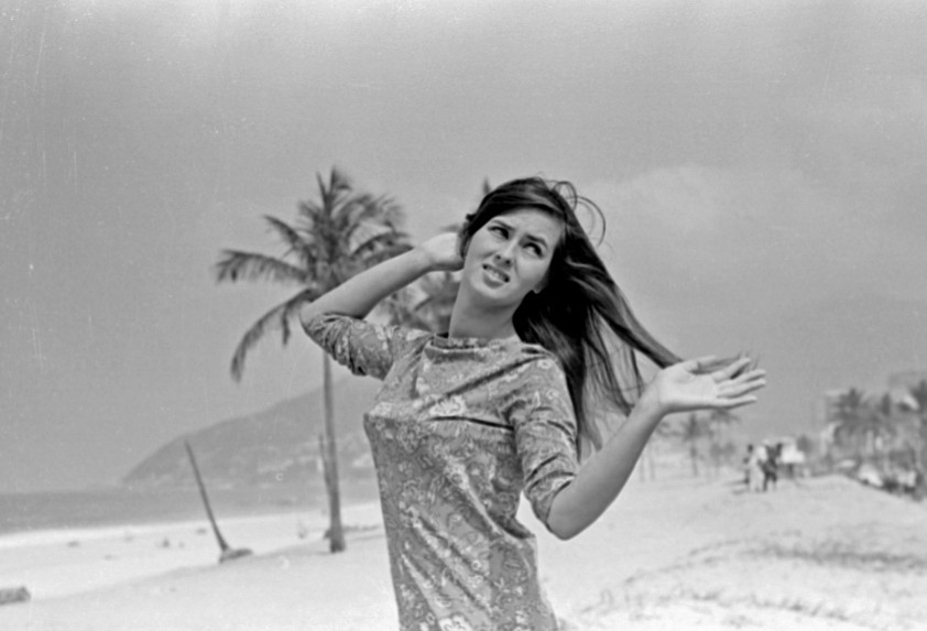 'Queria ter experimentado outros homens', diz Helô Pinheiro