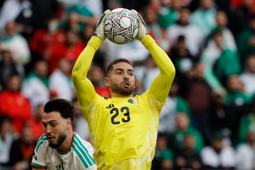 Destaque da Copa Africana de Nações, goleiro filho de Zidane é único ...