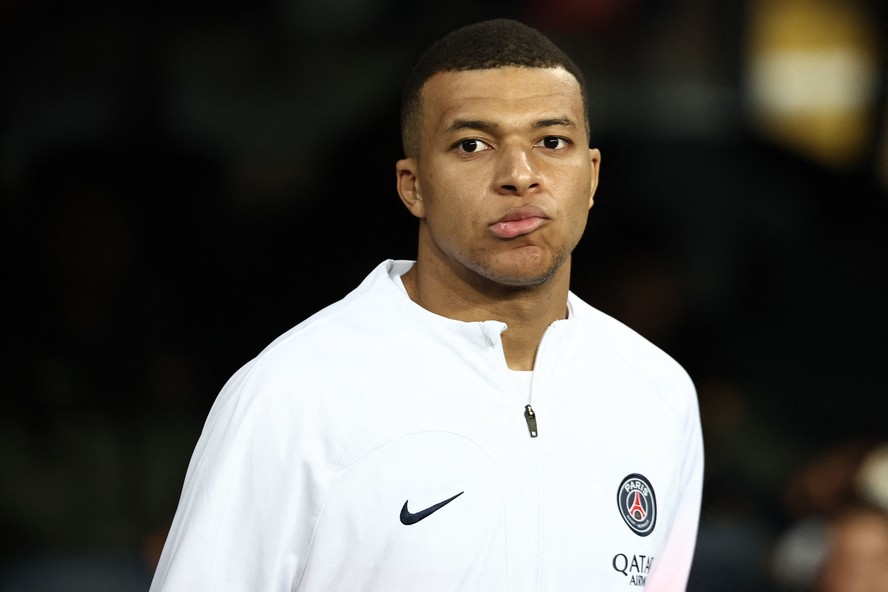 PSG é condenado a pagar R$ 389 milhões a Kylian Mbappé em disputa judicial