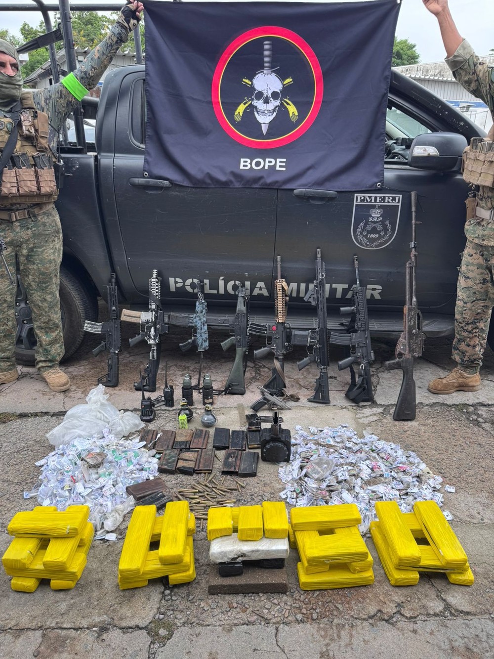 Policial do Bope é baleado, três morrem e caveirão derrapa em óleo em ...