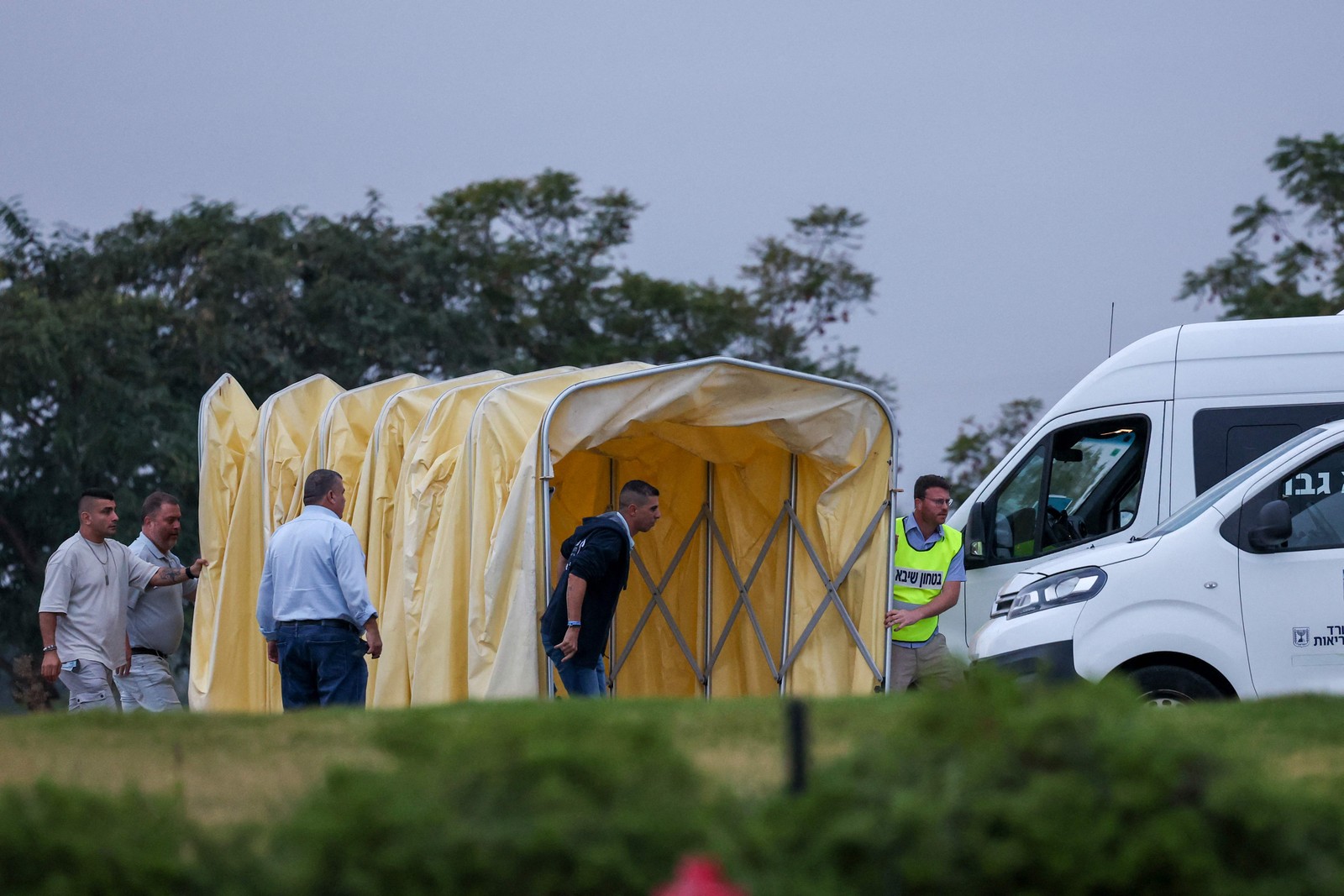 Israel realiza intensos bombardeios no Sul de Gaza, em meio a pedidos ...