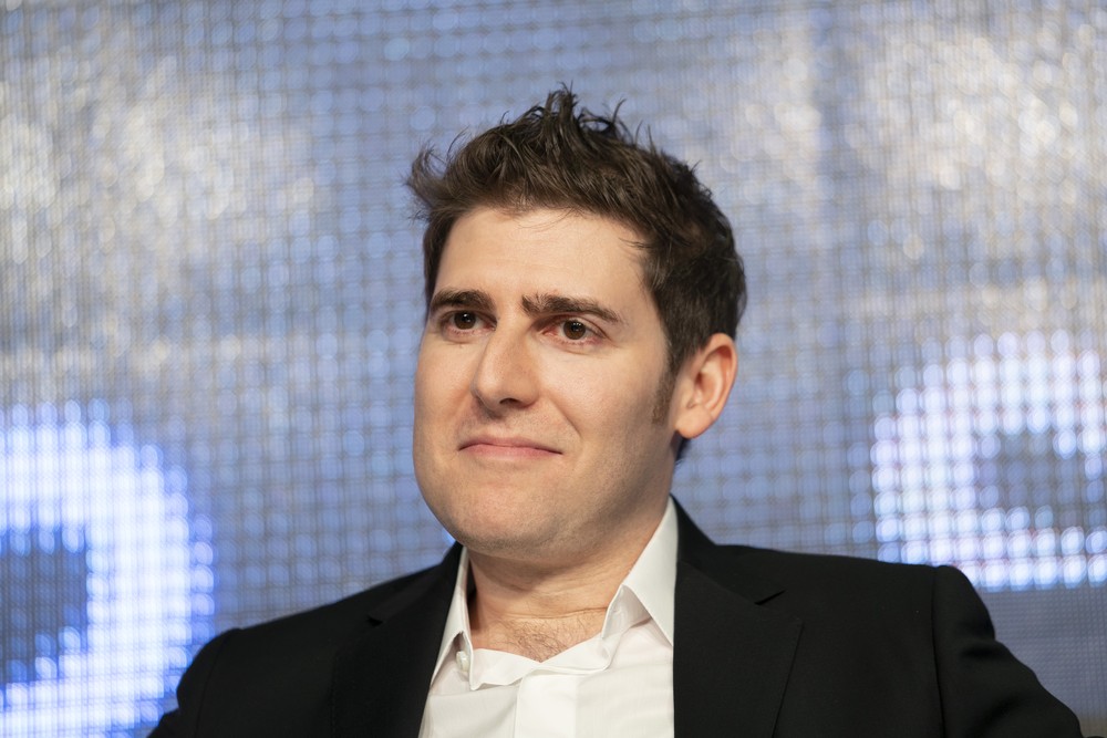 Empresa de Eduardo Saverin, brasileiro cofundador do Facebook, 'está de ...