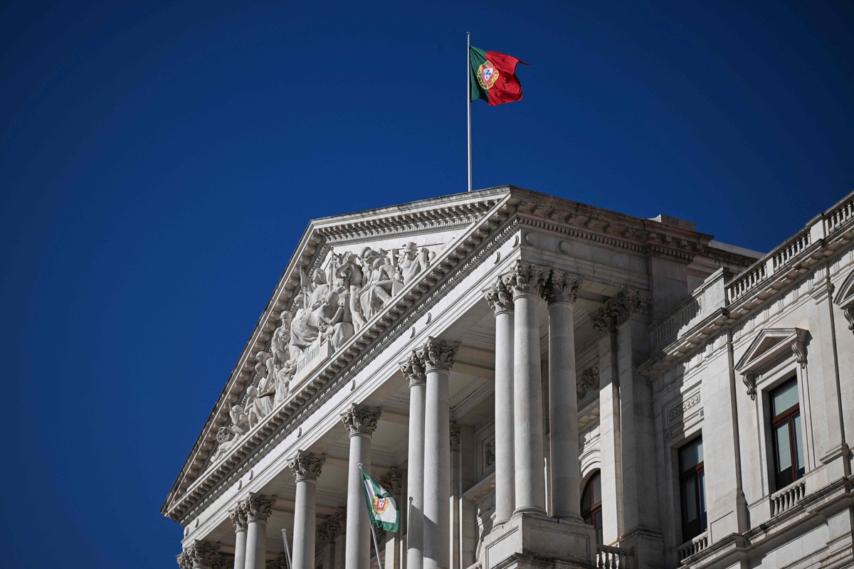 Governo de Portugal oficializa programa que limita cidadania, trabalho ...