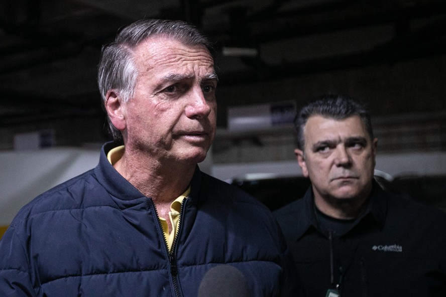 'Sempre guardei dólar em casa': Bolsonaro não declara ter dinheiro em ...