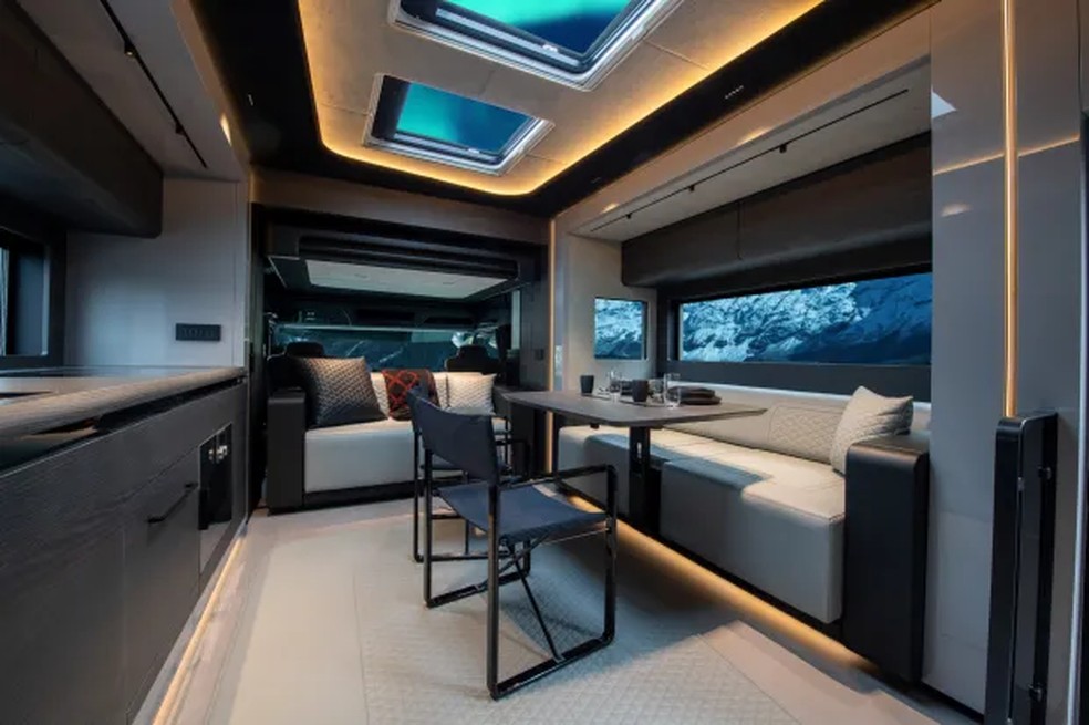 Motor home de luxo avaliado em R$ 7,5 milhões tem sala de estar, piso aquecido e spa próprio ...