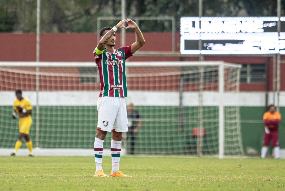 Jefté recebe proposta do Chipre e encaminha saída do Fluminense