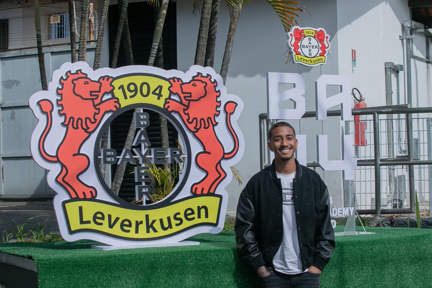 No Brasil com o Leverkusen, lateral Arthur explica mudanças após ida à ...