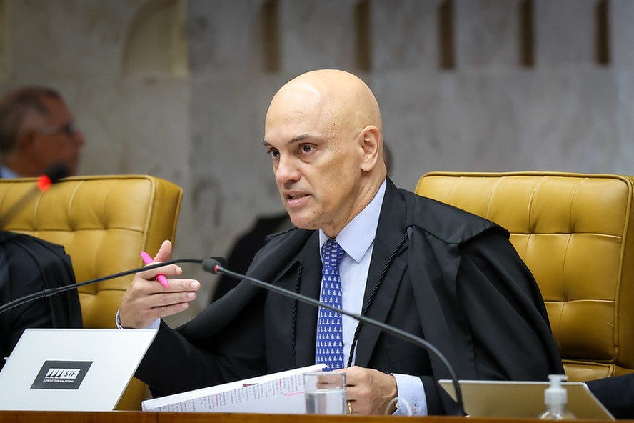 Moraes investiga Alexandre e inocenta Xandão