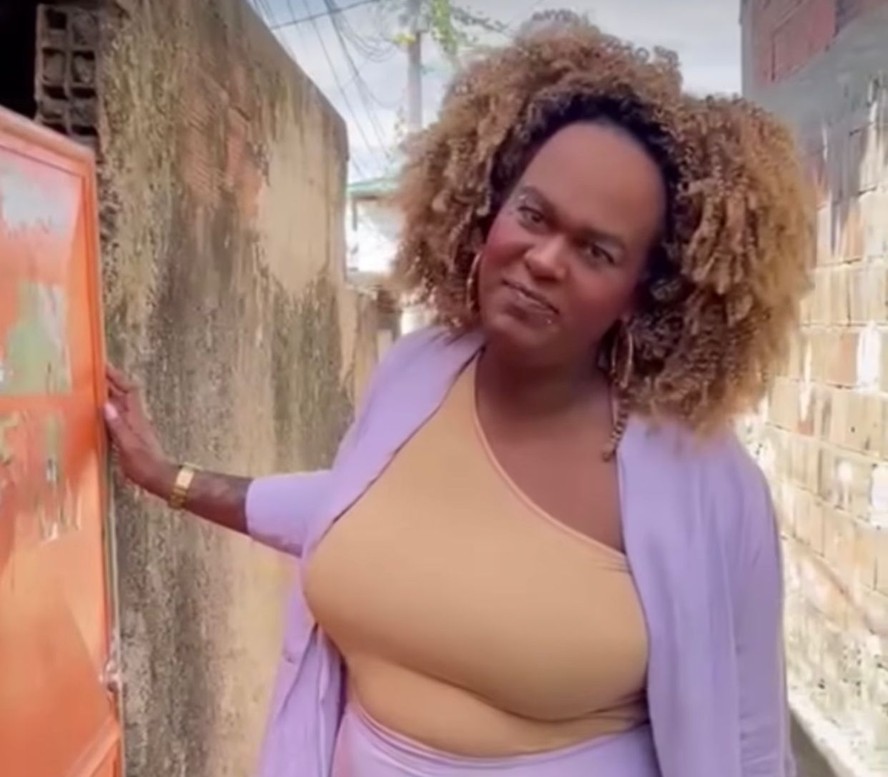 Vereadora trans denuncia filmagem de sua residência feita por motorista