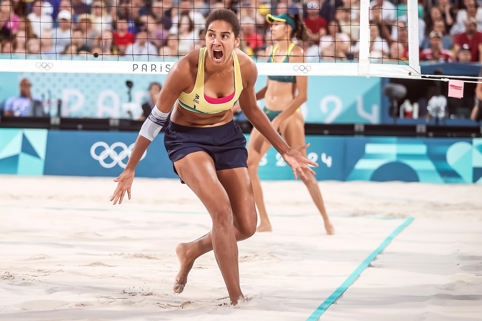 De virada, Duda e Ana Patrícia vencem australianas e garantem medalha de prata no vôlei de praia ...