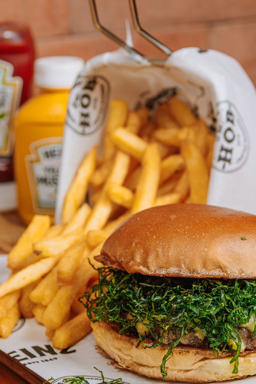 Americanas festeja o hot dog; rodízio renovado na Temakeria; almoço a ...
