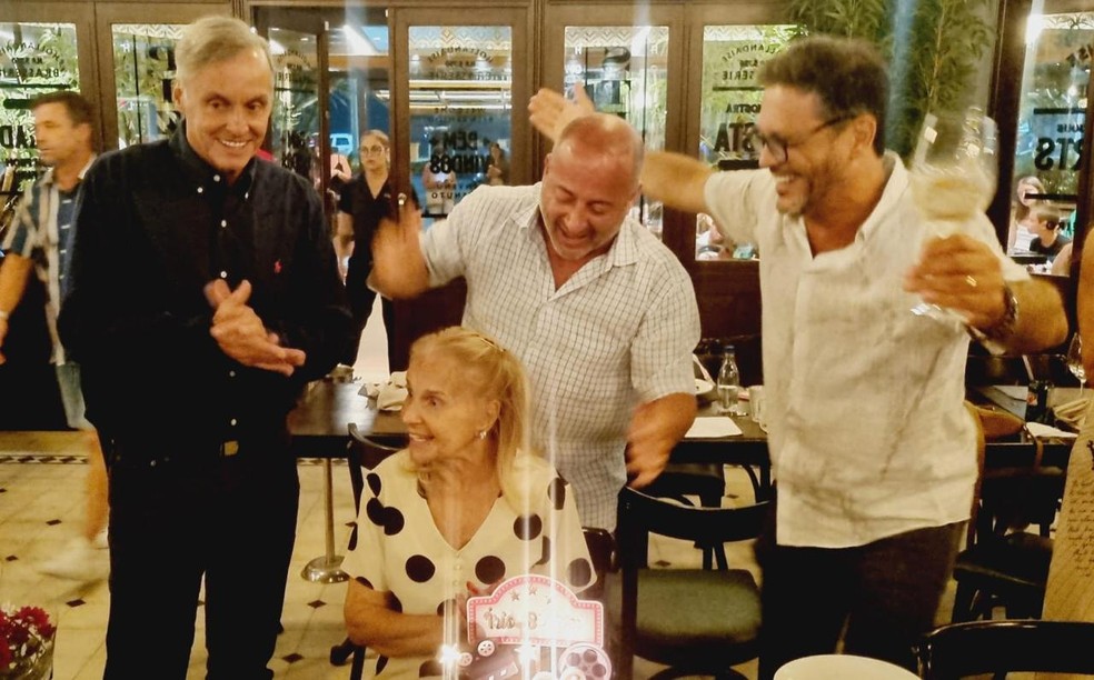 Íris Bruzzi, atriz de 'Vale tudo', ganha festa de 90 anos com a ...