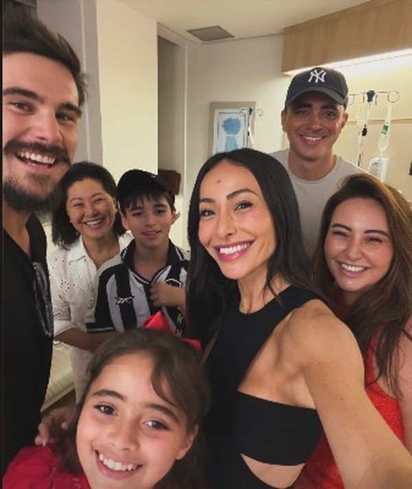 Após internação do pai, Sabrina Sato passa Natal com a família no ...