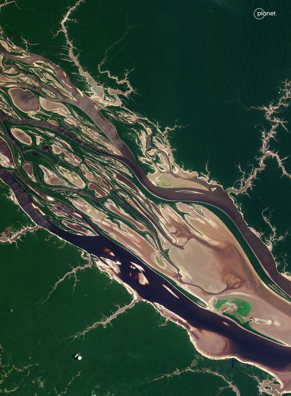 El Niño causa seca histórica no Rio Negro; veja antes e depois