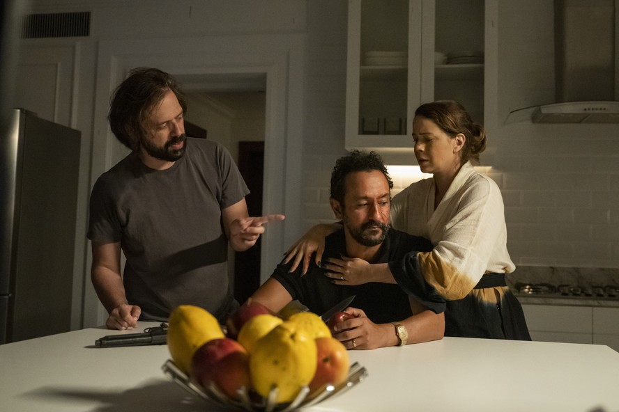 Leandra Leal e Irandhir Santos estrelam filme que une suspense, comédia ...