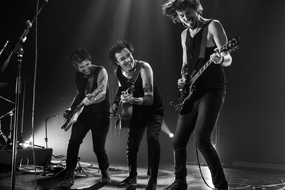 Paulinho Moska reencontra bombeiro luthier que fez violão com madeira ...