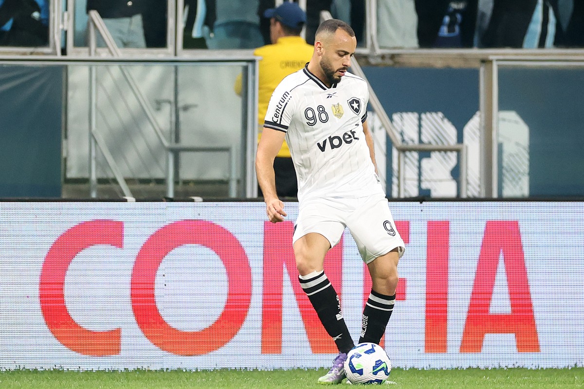 Análise: Botafogo sente os desfalques, cansa no segundo tempo e perde ...