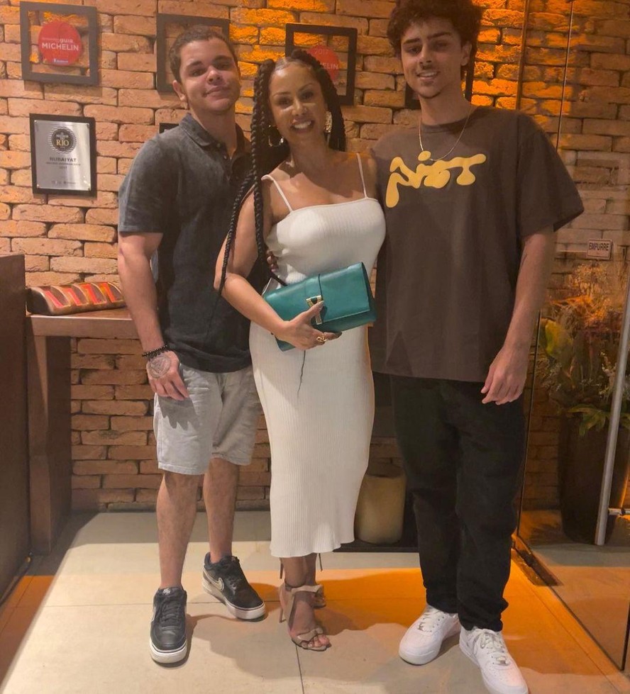 Valeria Valenssa fala dos 30 anos da estreia como Globeleza e dos filhos