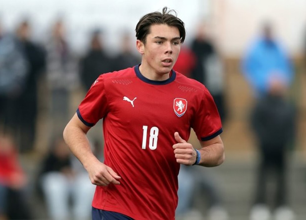 Atacante, filho de Buffon abre mão da Itália e marca hat trick por ...