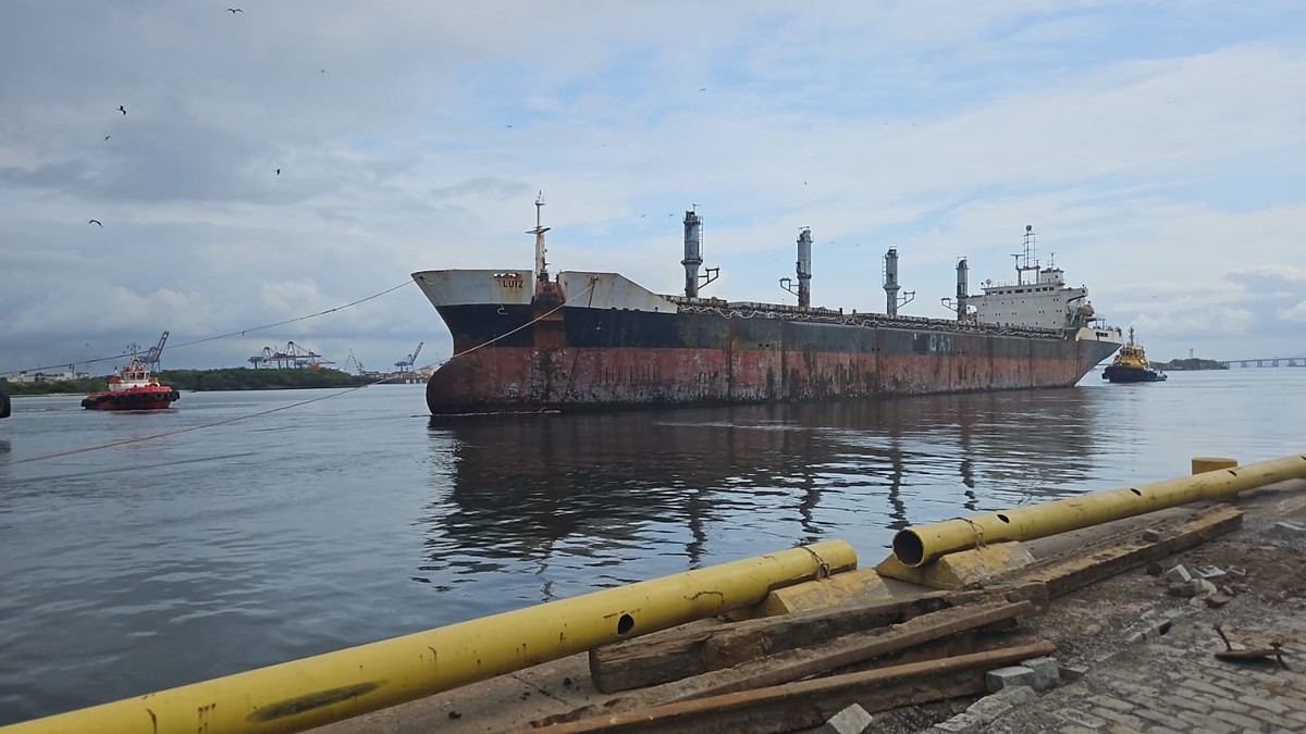 Navio que ficou à deriva na Baía de Guanabara e bateu na Ponte Rio ...