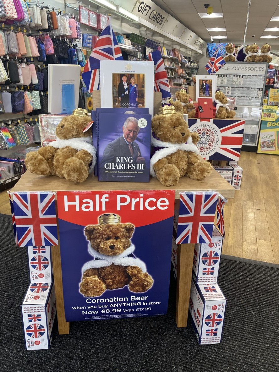 Ursinhos, Leonard Cohen e Edith Piaf: os gostos de Charles III