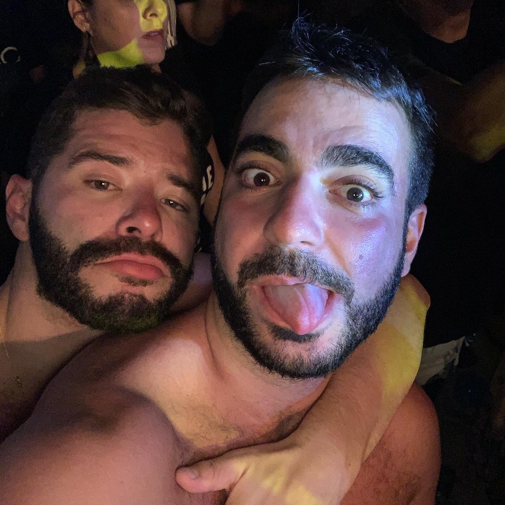 Namorado de Matheus Pires fala de mentiras em 'No limite' e confirma relacionamento aberto