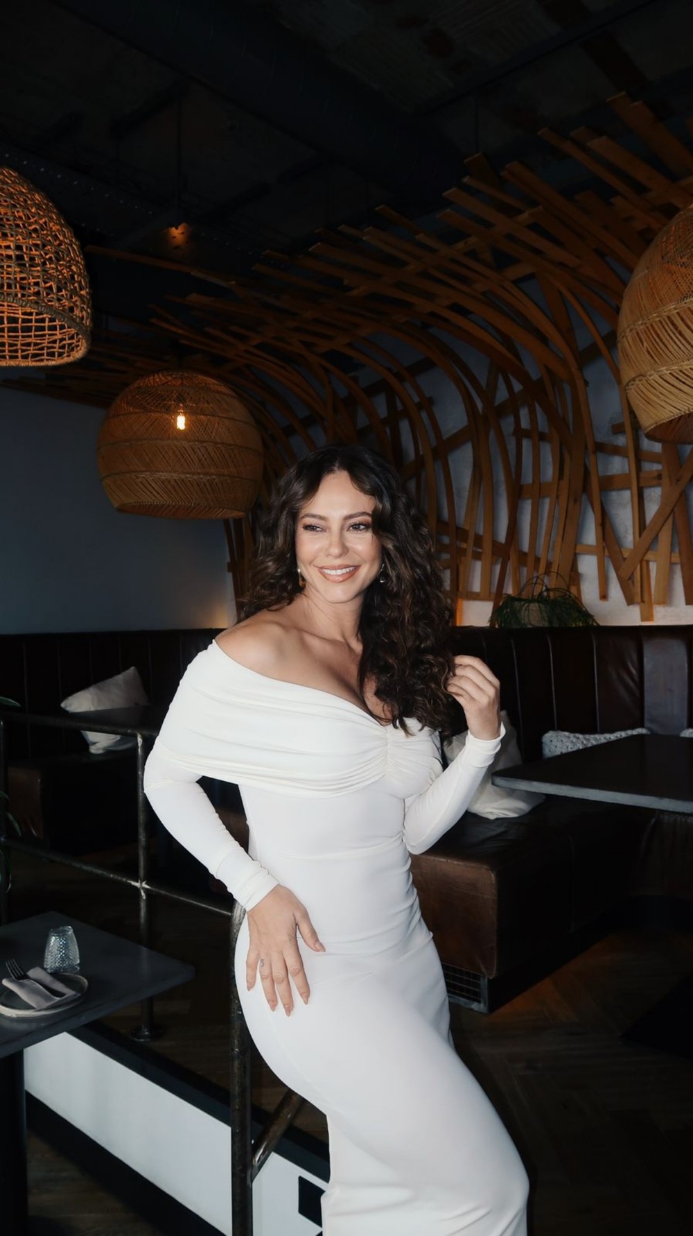 Paolla Oliveira entrega mudança em estilo e se joga na transparência ...