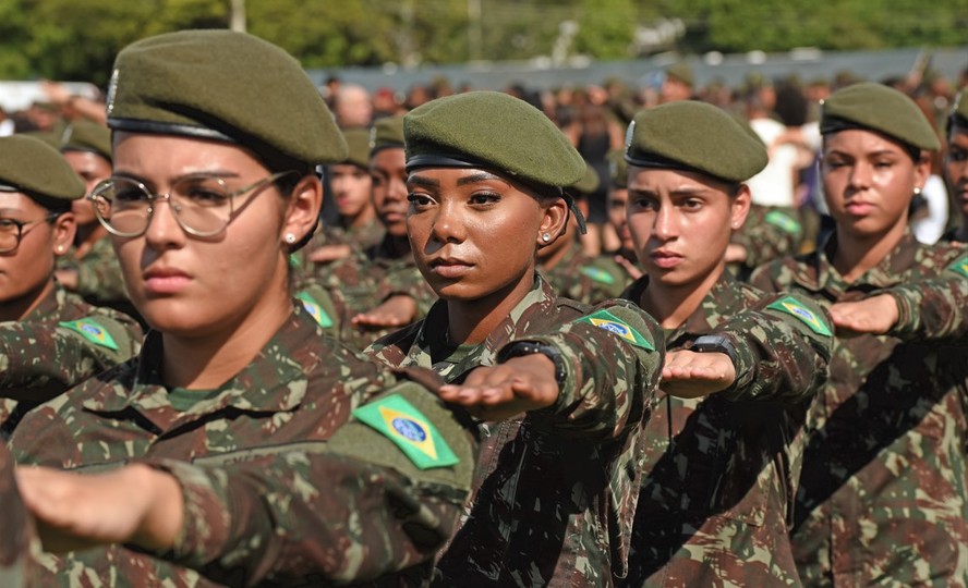 Primeiras soldados mulheres do Exército se formam no Rio neste sábado