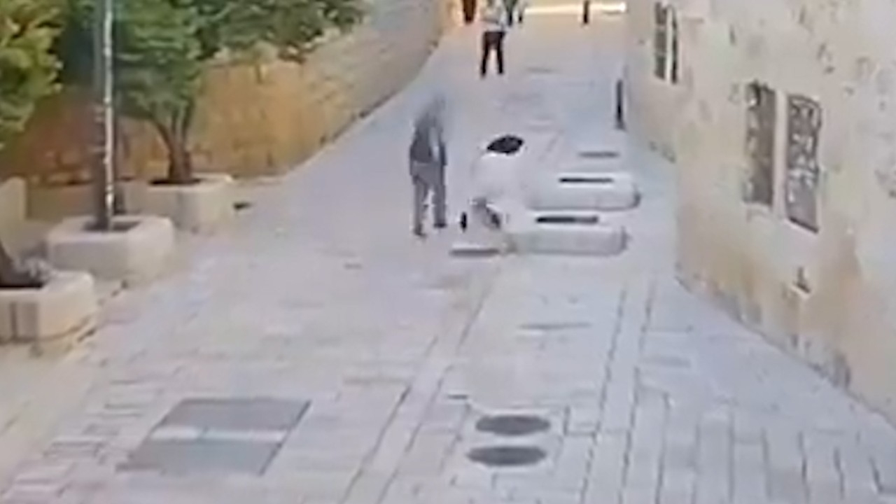 Homem é preso após agredir freira francesa em Jerusalém; imagens ...