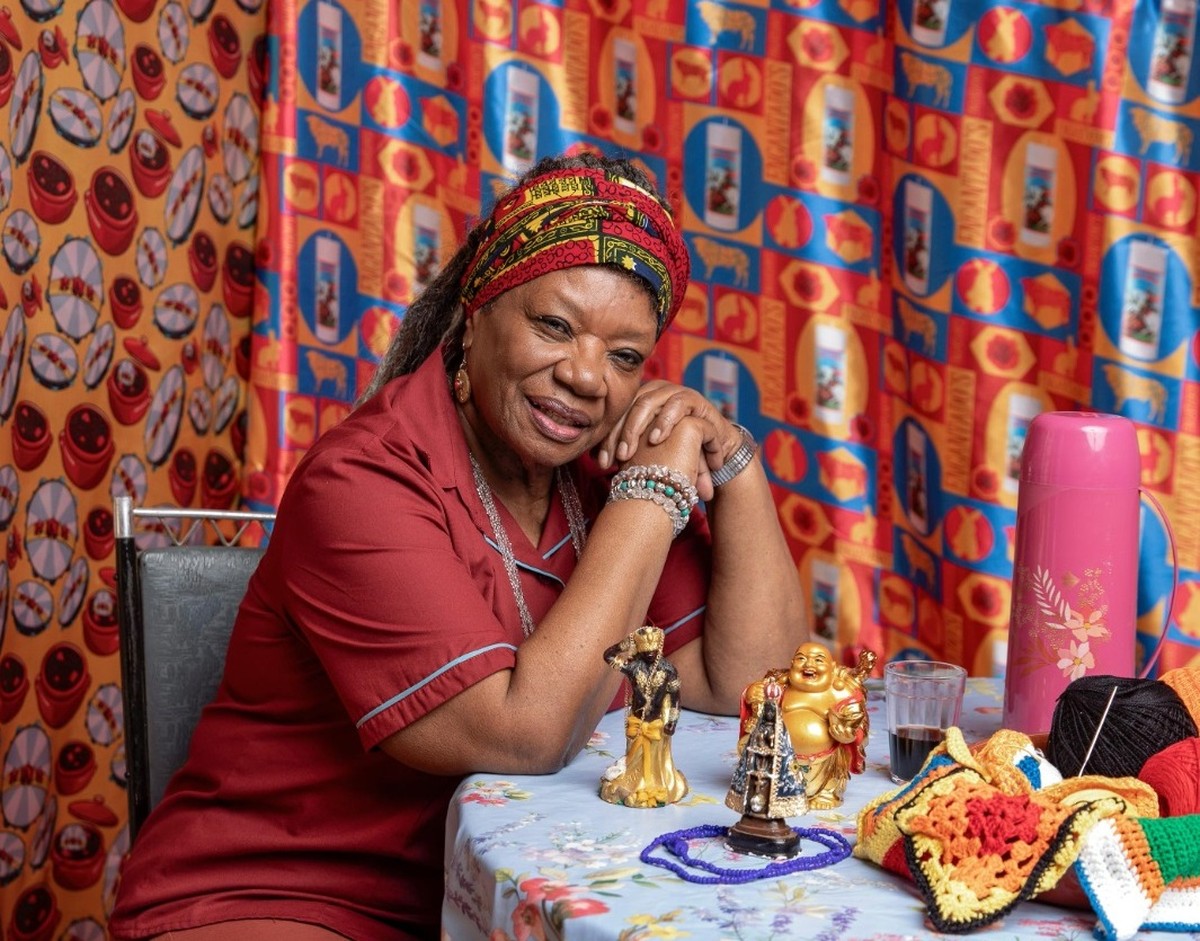 Neusa Borges festeja seus 82 anos com novo trabalho no Globoplay