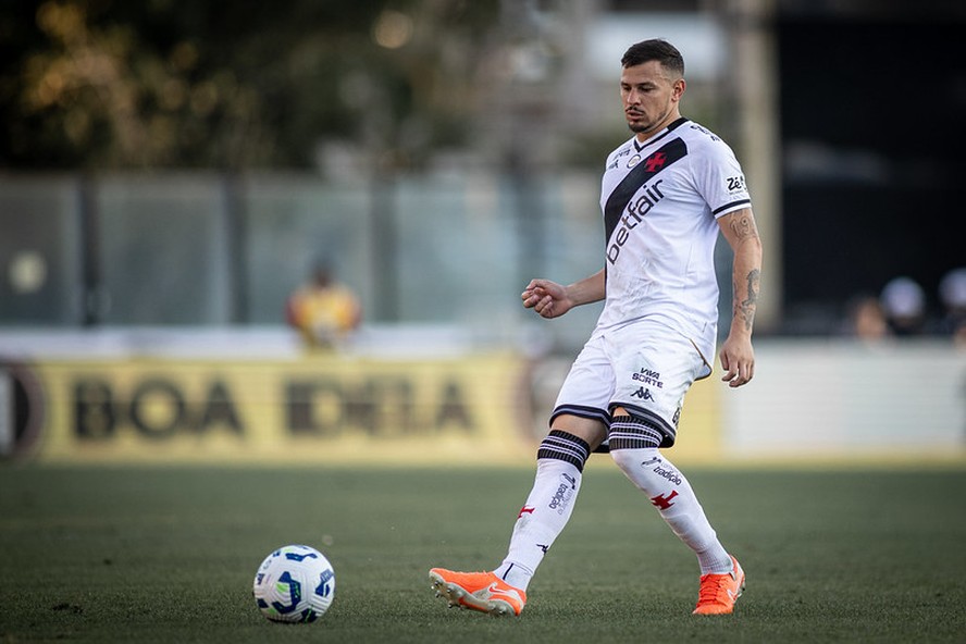 Vasco volta a ter ataque e defesa completos e tenta recuperar o meio ...