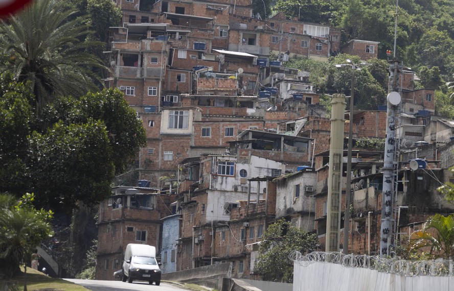 Dois homens ficam feridos em confronto entre facções rivais no Morro ...