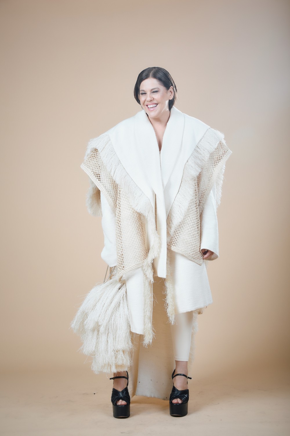 Bárbara Paz rouba a cena com look exótico e cita importância da moda ...