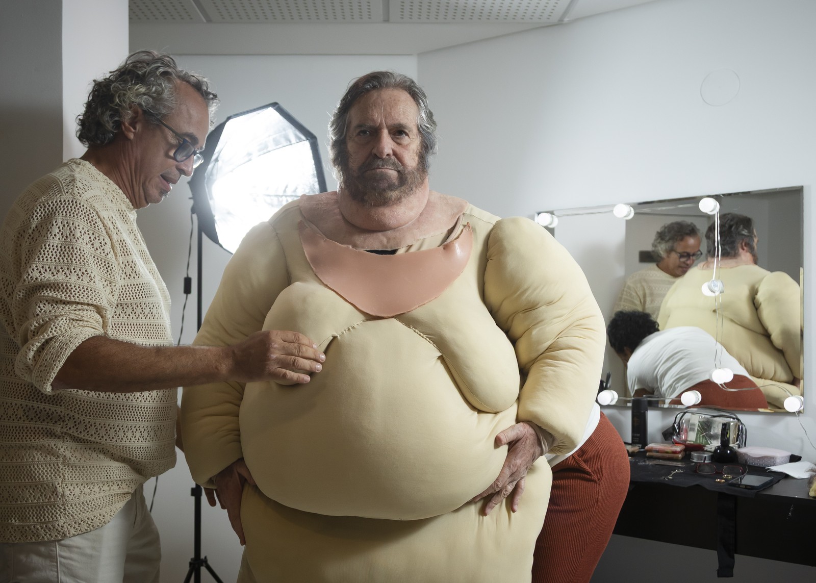 José de Abreu estreia peça na pele de homem de 300 quilos e surge na TV ...