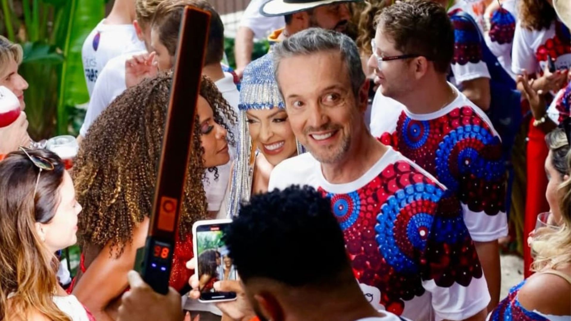 Quem é Alexis de Vaulx, o francês que atua entre feijoadas, camarotes e ...