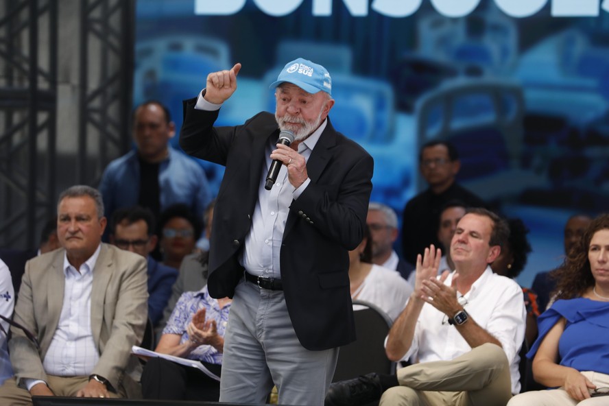 Lula intensifica viagens após queda de popularidade e faz roteiro com entrega de casas e visita ...