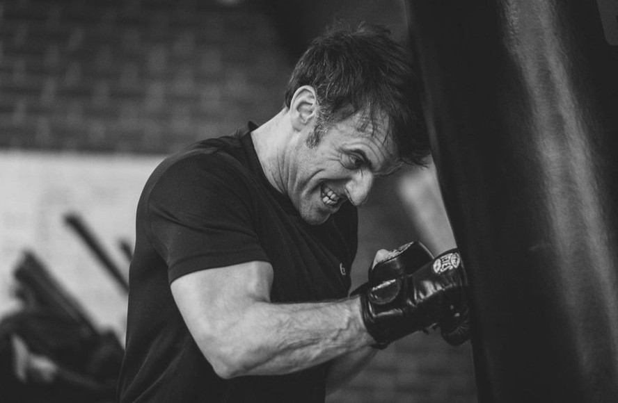 Macron publica fotos de boxe e divide opiniões: recado a Putin, Rocky ...