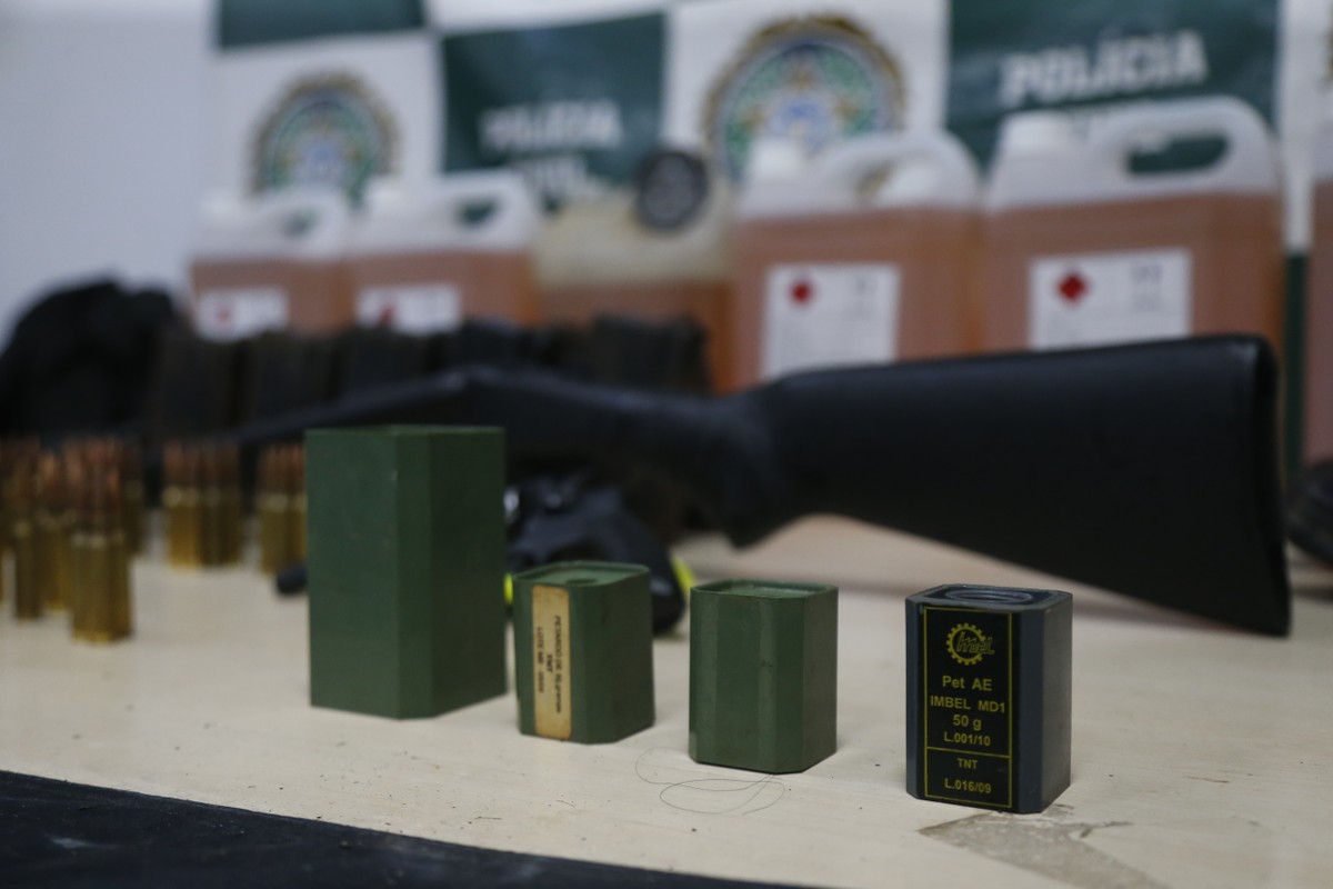 Explosivos encontrados perto de escolas no Rio contêm TNT, são ...