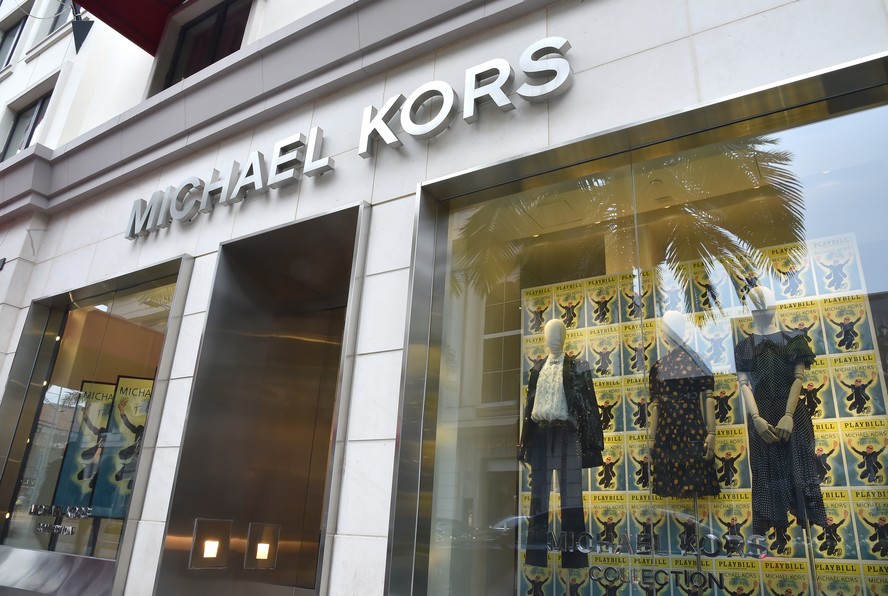Nova gigante global do luxo: dona de Coach e Kate Spade compra matriz de Michael Kors e Versace ...